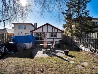 Leaside, Toronto Neighbourhood Guide