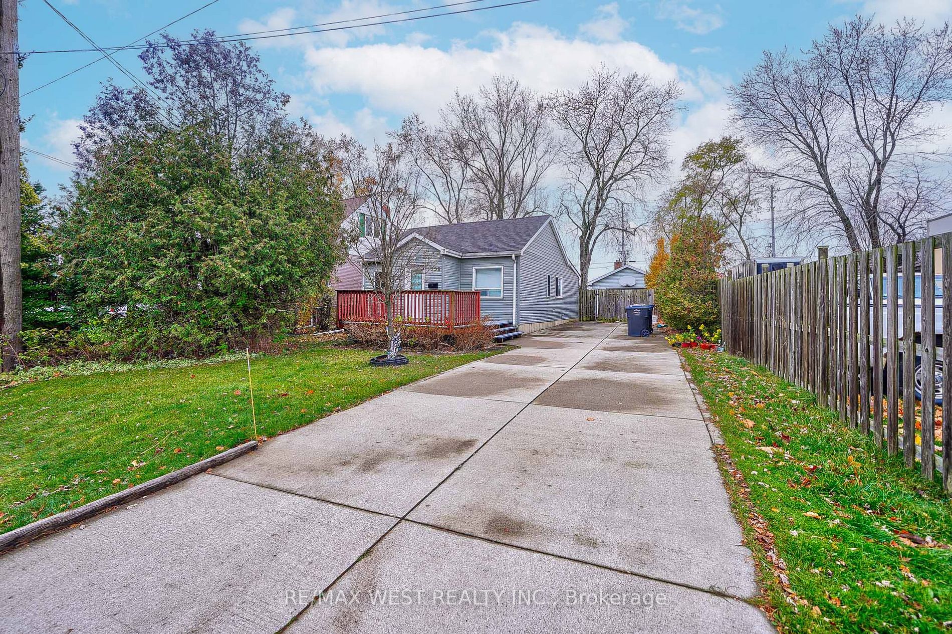 1096 Strathy Ave, Mississauga, ON L5E 2J8 | MLS# W7323074