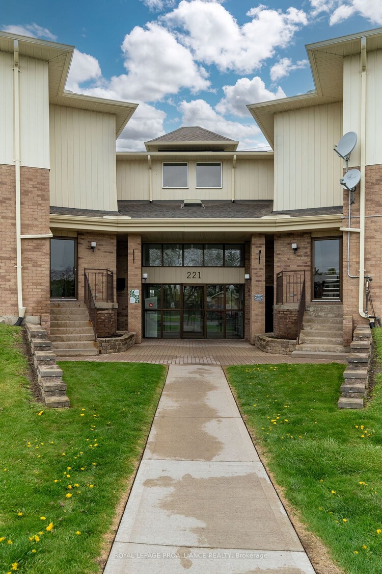 221 North Park St, Belleville, ON K8P 5A6 | Sold