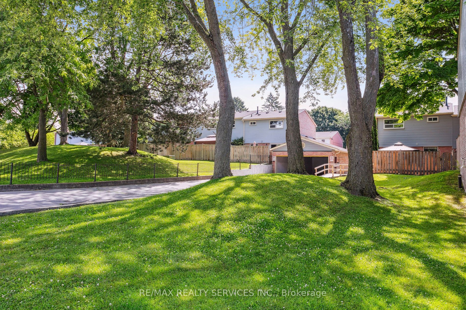 1055 Shawnmarr Rd, Peel - 2 Units for Sale | 0 Units for Rent